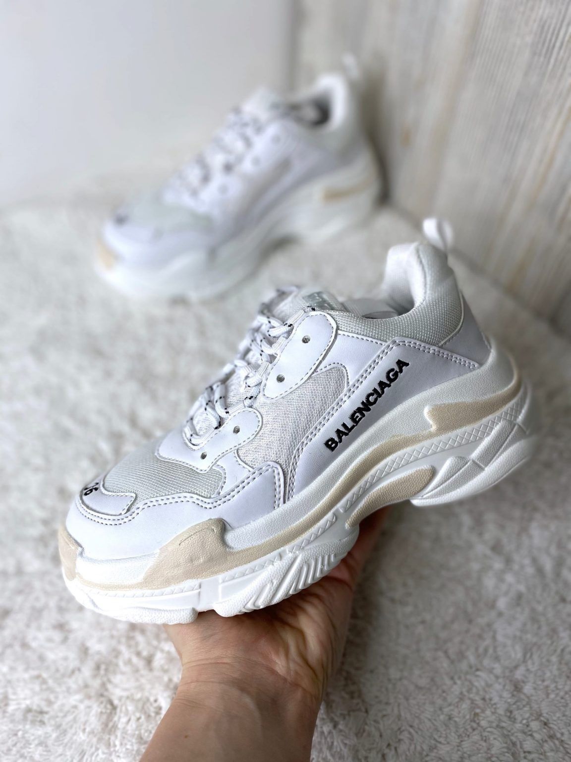 Купить женские Balenciaga Triple S белые в Санкт-Петербурге