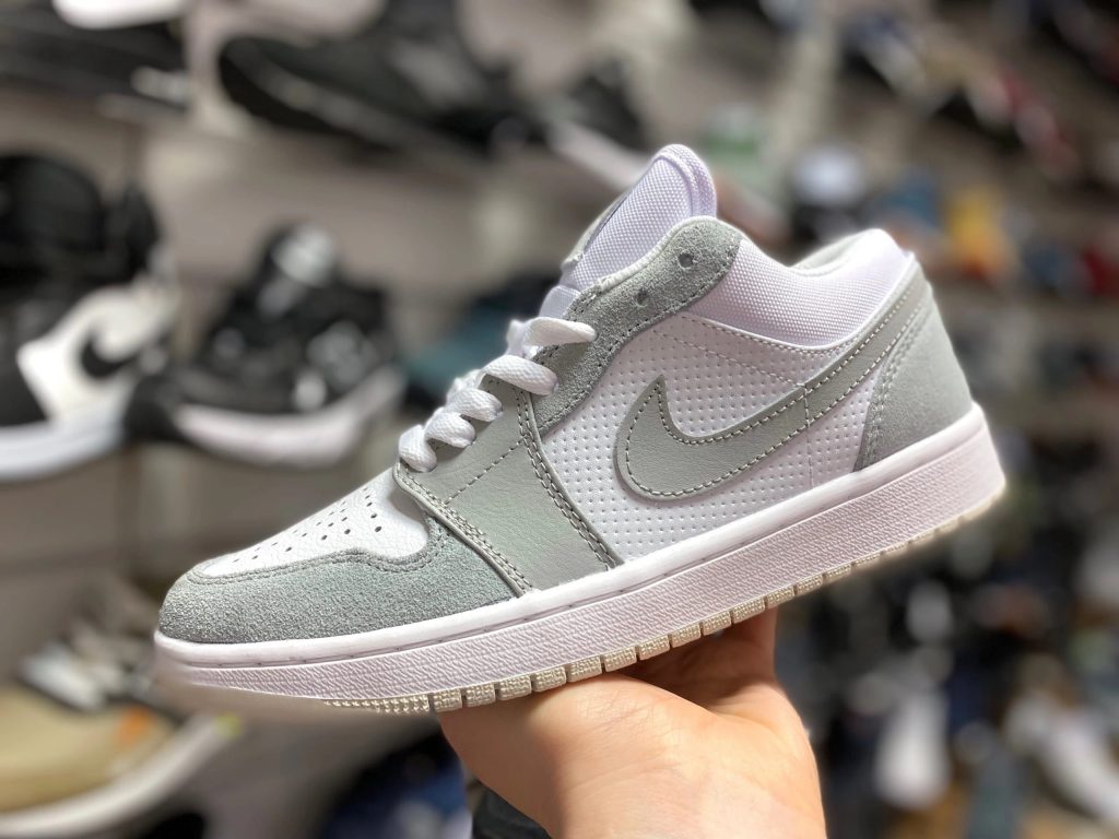 Купить кеды Nike Air Jordan 1 Low серые в шоуруме в СПБ